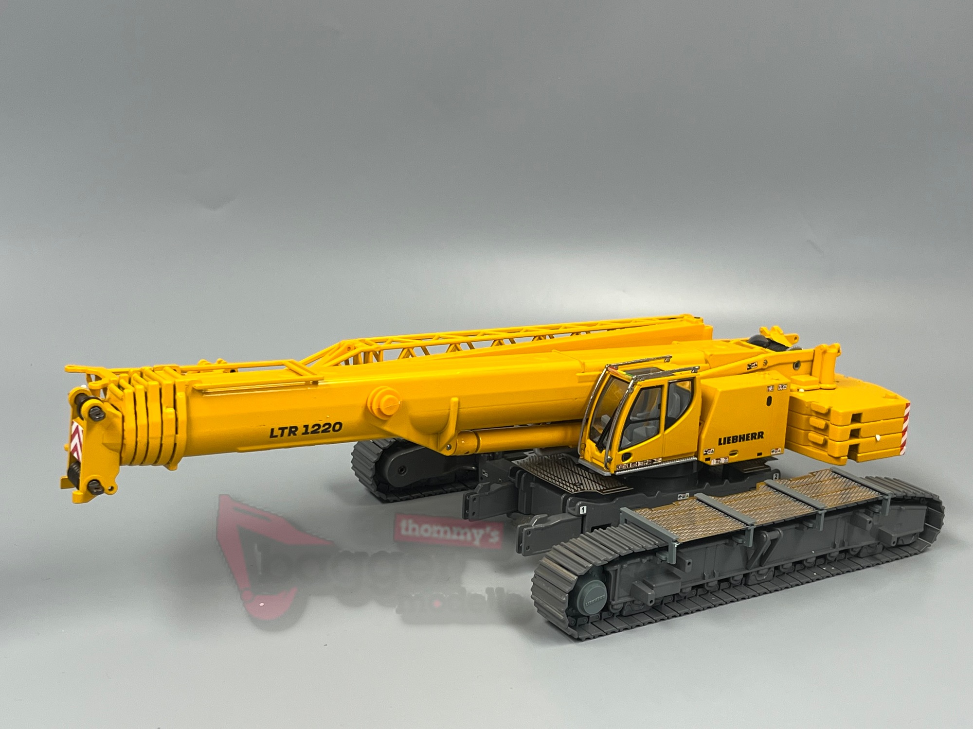 | Liebherr-Teleskop-Raupenkran LTR 1220. Authentische Nachbildung des ...
